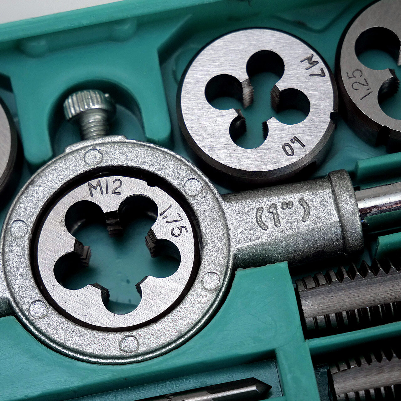 Trusa filiere M3-M12 si tarozi 3-12mm Wolfram - set 20 buc - Artool.ro